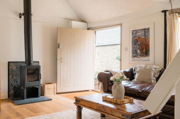 The Bullpen Cotswolds Farm Stay With Pool - Lechlade-on-Thames