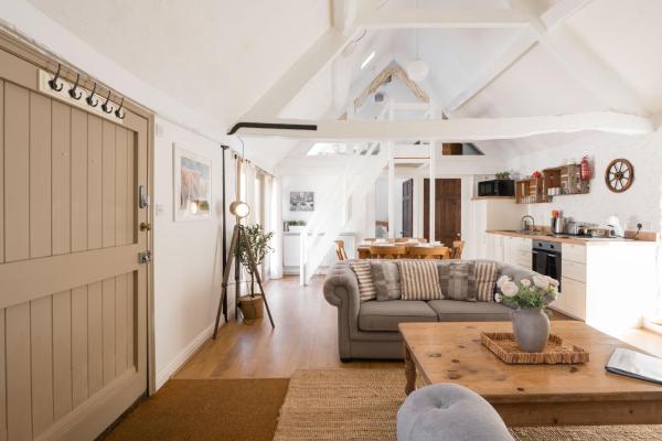 The Parlour - Cotswolds Farm Stay - Gloucestershire
