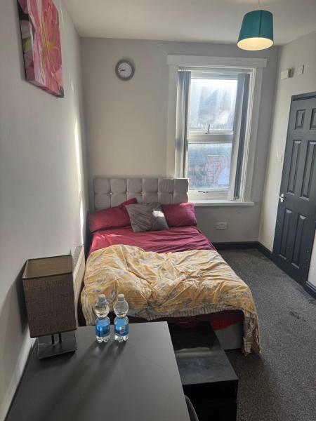En-suite Double Room In Ls12 - Pudsey
