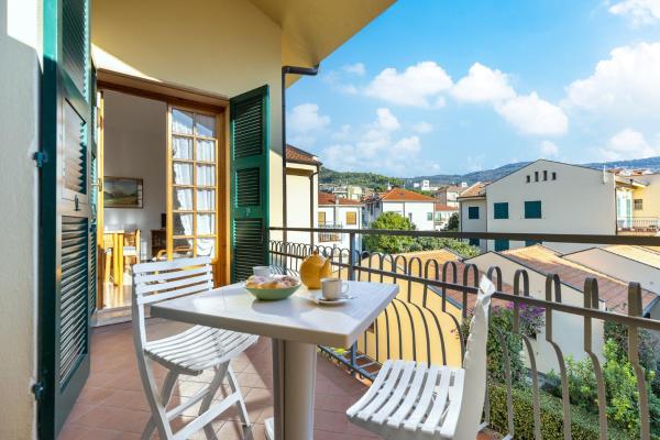 Hostdomus - Oasi Apartment Free Garage - Finale Ligure