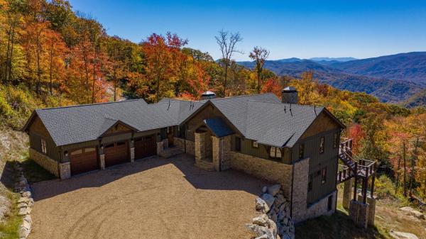 Clouds Rest At Eagles Nest - Beech Mountain, NC
