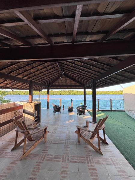 Casa Com Deck E Acesso Ao Rio Espaço Para Barco 4 Suítes E ÁRea Gourmet - Aracaju