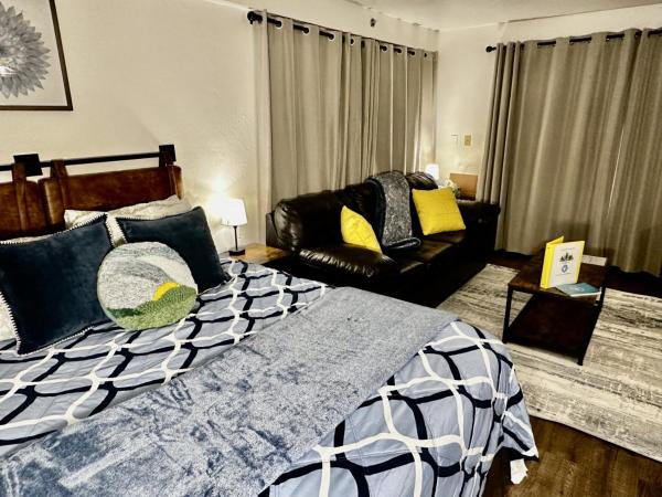 Sierra Pines Condo - Inside Yosemite - Sleeps 4 - Yosemite National Park, CA