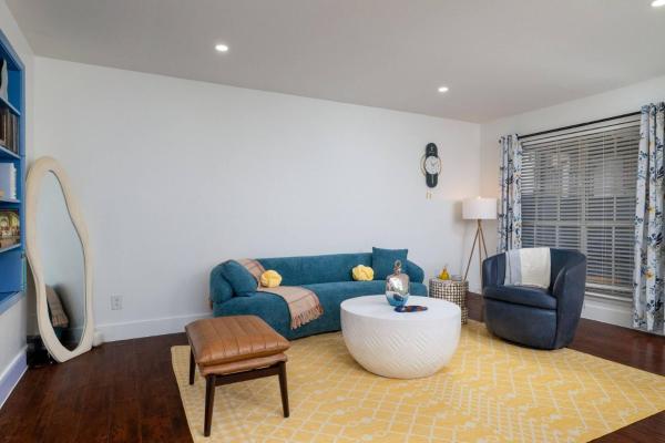 Private Patio - Community Pool - First Floor Condo - Lewisville, TX