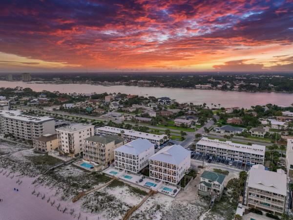 Beach Front 8 Br 6 Ba Pool & Hot Tub Pickleball Fun - Fort Walton Beach, FL