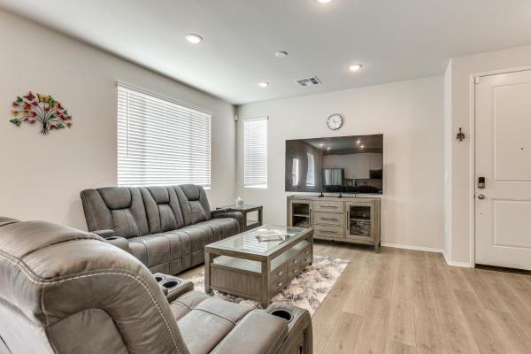 Near Hospitals Home With Pool Access In Temecula - Temecula, CA