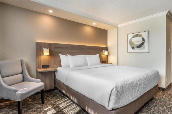 Best Western Plus Carlton Plaza Hotel - Oak Bay