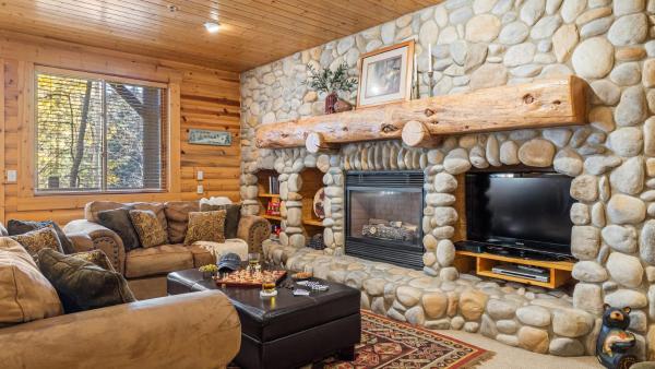 Mountain Charm Stone Fireplace Chefs Kitchen Balcony Cedar Ridge By Avantstay - Park City, UT