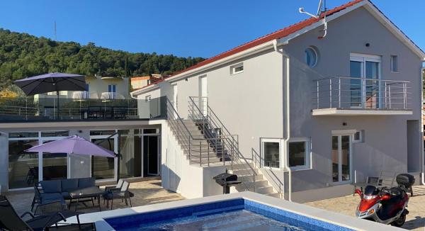 Wundeschönes Ferienhaus Mit Eigenem Pool Und Meerblick - Šibenik