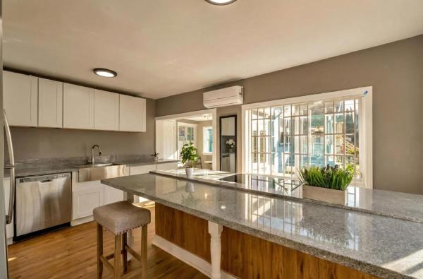 Urban Haven In Oakland With Easy Transit - Oakland, CA