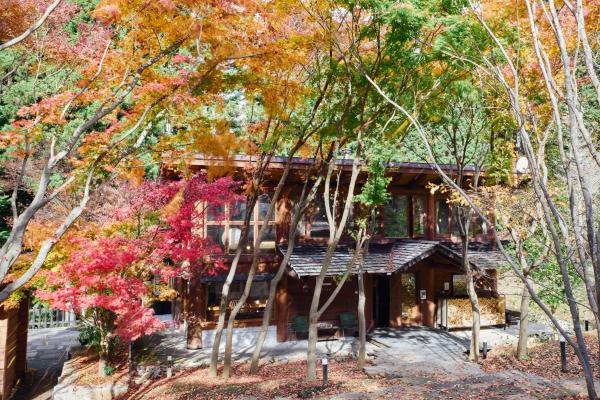 森のぽつんとリゾート貸切Villa 最大10名 都心から90分 10人inプライベートサウナ 雨でもBbq にぎわいOk 完全プライベート空間 - 쓰루시