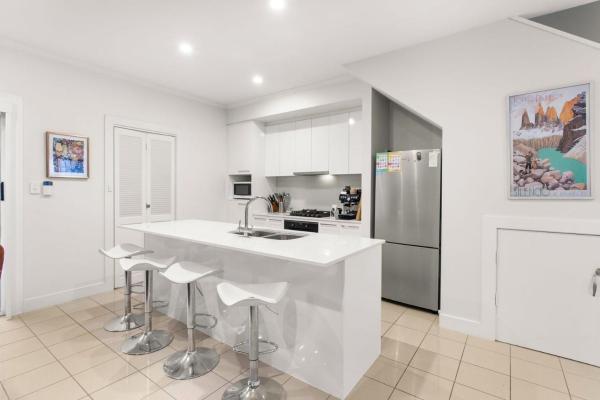 Executive Townhouse Near Heart Of Adelaide City - Stirling