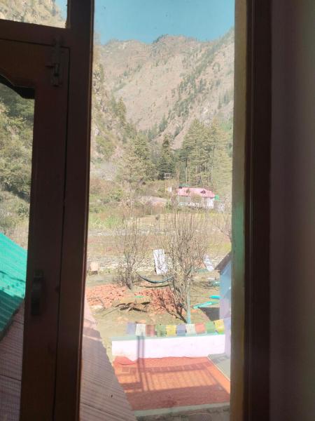 Mayaloka Cafe & Stays - Kasol
