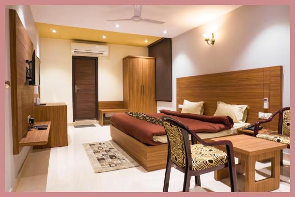 Vidyalaxmi Narayan Marg Sagar Chandrodaya Varindavan Near Shree Hanuman Tekri Temple And Bankey Bihari Temple - Free Public Parking And Room Service - Fully Air Conditioning Luxuary Room - Top Rated Hotel - Vrindavan