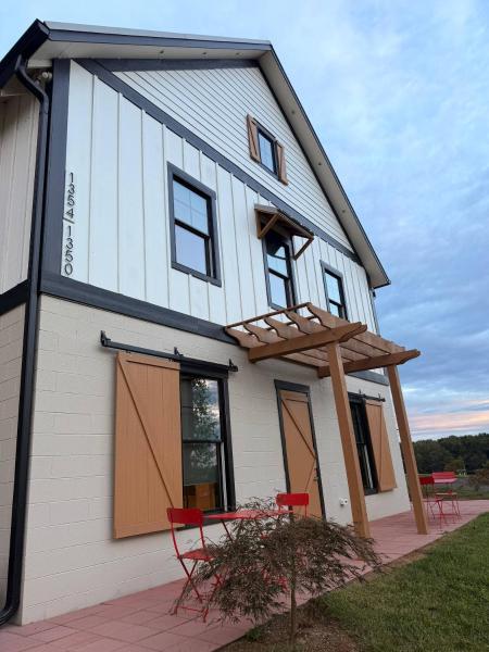 1an Luxury European Barndo Farm Stay Wedding Venue - Jefferson City, TN