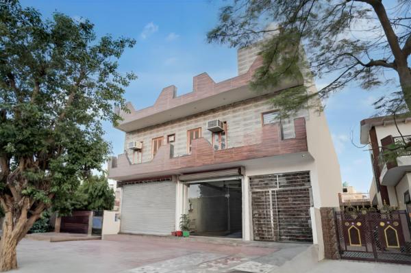 Hotel Nidhivan Dham 70602nd64589 Pick Up Also Free - Vrindavan