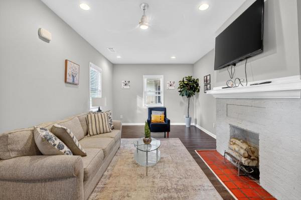 Spacious 4br Mozley Park Home With Fenced Yard Home - Atlanta, GA