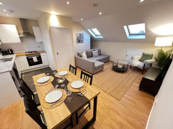 3 Bedroom Tottenham London Flat - Sleeps 8 - Parking - Stratford