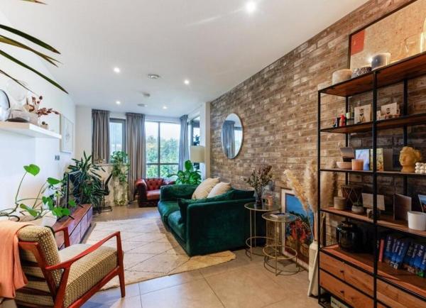 Vibrant Top Floor Apartment Hackney Wick - Stratford