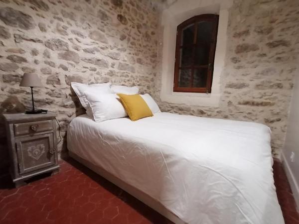 Extraordinaire Face Aux Arènes - Arlés