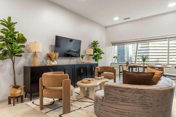 Resort Style Property 2b 2b Walk To Everything! - Cleveland, OH