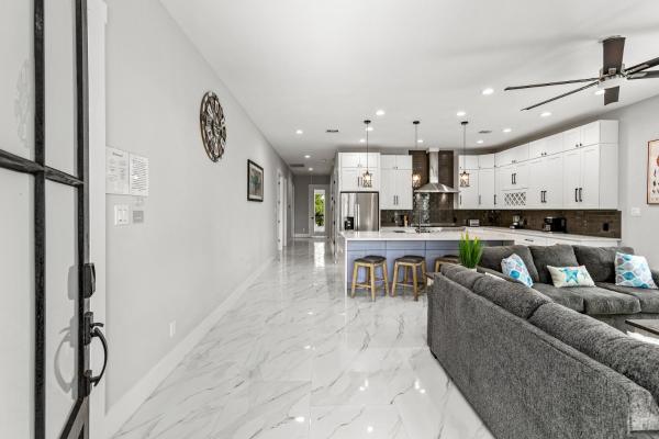 Stunning 4br Home Near The Bay - League City, TX