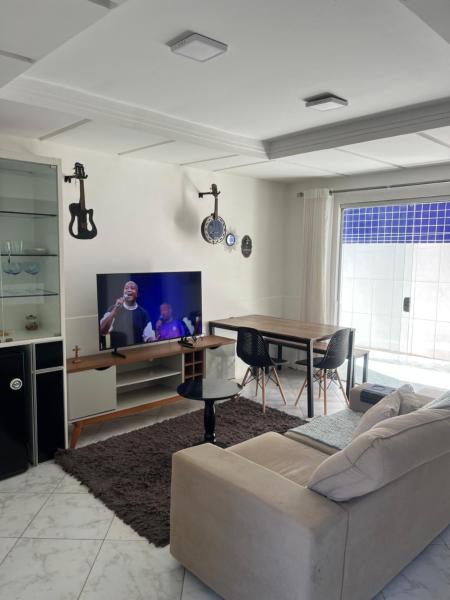 Apatapamento 2 Quartos Com Excelente Localização, Segurança E Com Tudo O Que Você E Sua Família Precisam Pra Uma Estadia Confortável! - Feira de Santana