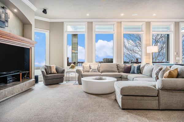 Mulligan Manor Golf Course Views Fun Amenities - Omaha, NE