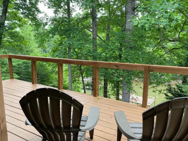Lake Lanier Hideaway Waterfront With Game Room And Dock - Dahlonega, GA