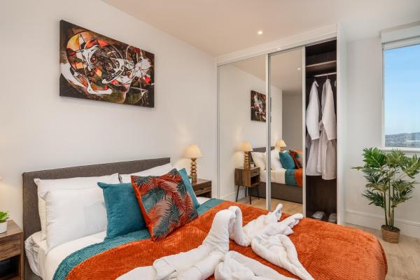 Luxe Apartment With Views, Gym, Game Room & Cinema - Hounslow