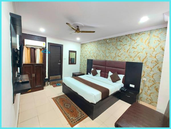 Burja Road, Hotel Shree S- Shyam Dhamstay Near Bankebihari Temple Pushpanjali - Prem Mandir - Lift And Free Parking Facilities - Fully Air Conditioning Luxuary Room - A Top Rated Hotel In Vrindavan - Vrindavan