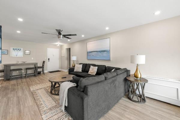 Marvelous 2 Bedroom With Sunroof-pool-free Parking - Atlanta, GA