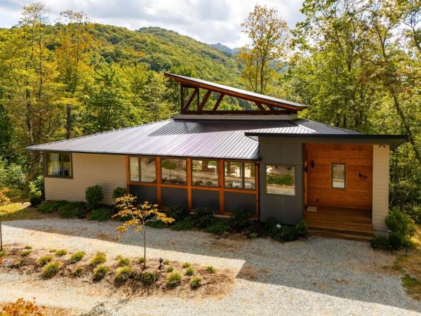 Luxury Mtn Home, Grandfather Mtn Views, Hot Tub, Sauna - Beech Mountain, NC