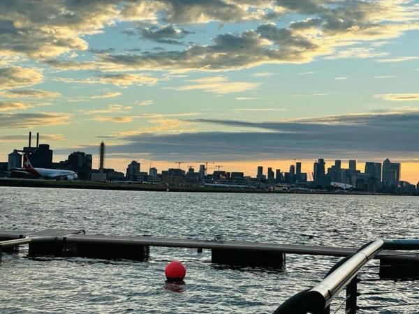 Charming Homestay Near London City Airport, London Excel & Stratford - Barking