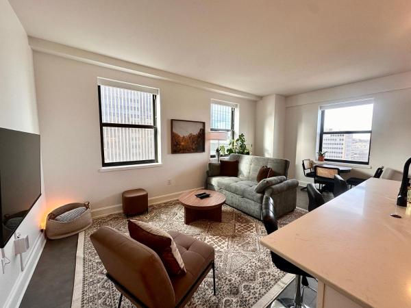 Luxury Downtown Apt With Parking, Gym, And Indoor Pool - Wisconsin
