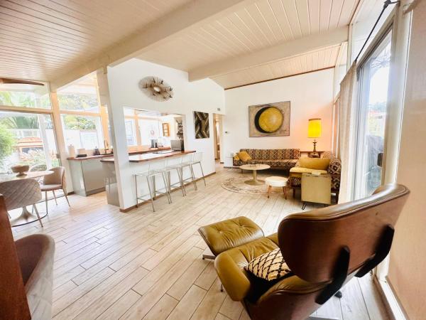 Look And Book! Midcentury Modern Home Near Beach! - Carlsbad, CA