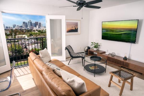 Large Home With Views Of Dtla Sleeps 8 Golf,spa,fire - 蒙提貝羅