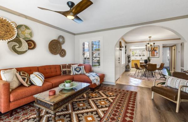 Parocela P111 - Palm Springs, CA