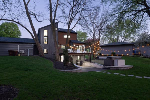 Serene Oasis Near Rock River - Rockford