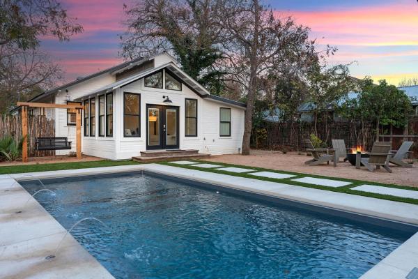 Peach Bellini - Pool & Fire Pit - Fredericksburg, TX