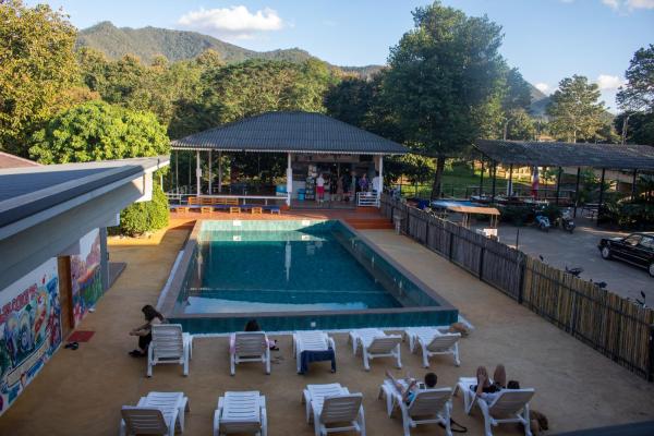 Revolution Hostel Pai - Mae Hong Son