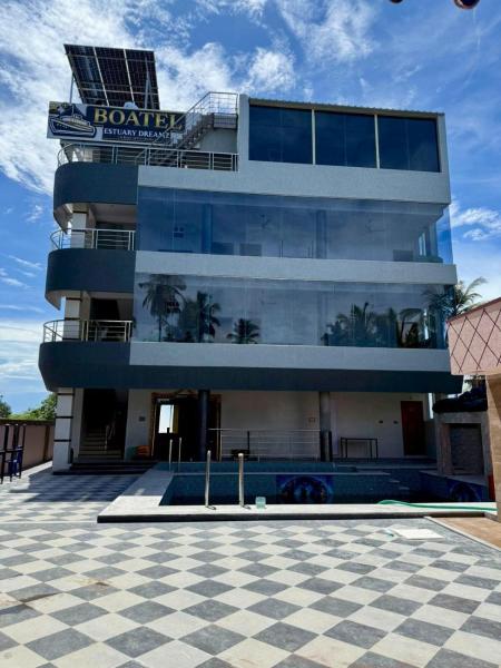 Estuary Dreamz Boatel - Puducherry