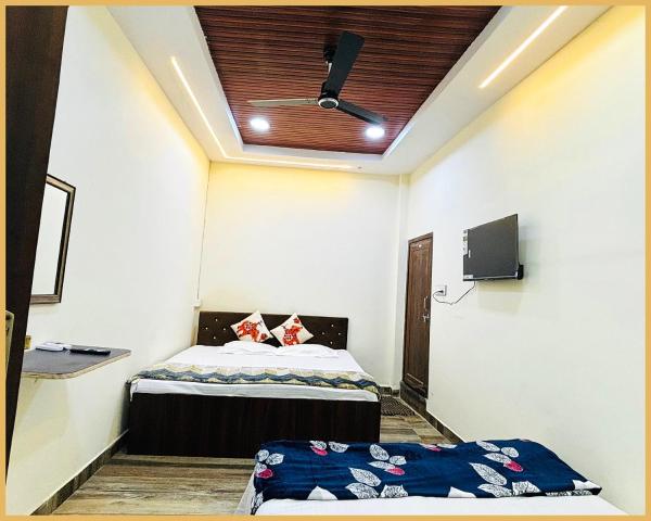 Hotel Shree- Nidhi Premium Comfort # Stay Near Mahakaleshwar Jyotirlinga # Railway Station # Free Wi-fi And Parking Service - Best Hotel In Ujjain - Ujjain