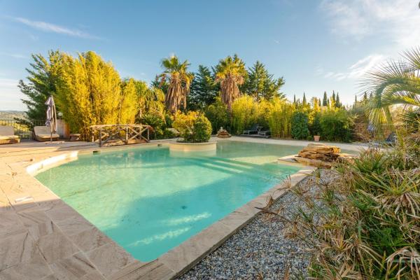 L'arbousier -Le Mas Des Bouteillans - Cuges-les-Pins