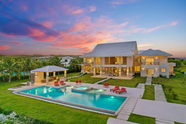 Premium Oceanfront Villa In Cap Cana - 6 Bedrooms, Pool, Private Cook, Golf Cart - Punta Cana