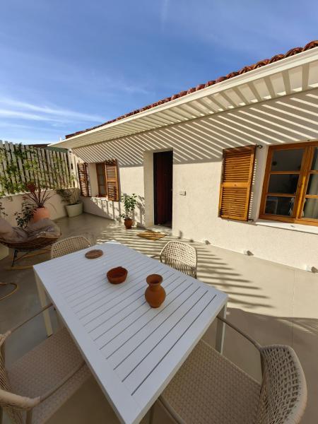 Heritage Stone And Style House With Private Jacuzzi Escape - Albanië