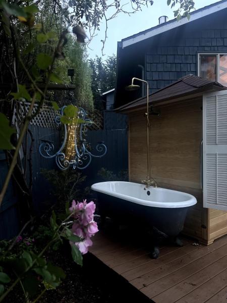 Sal's Beach Cottage Retreat - Fort Bragg, CA