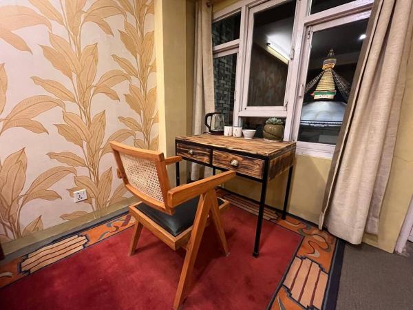 Rich Red Carpet Room With A Boudha View Balcony - Kathmandu