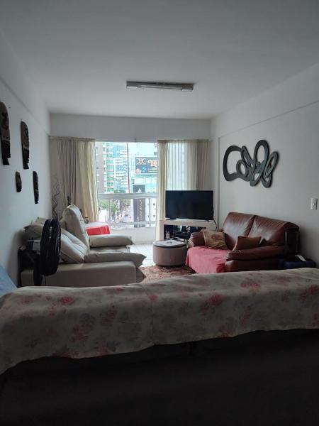 Apartamento 150 Metros Da Roda Gigante Barra Norte Balneário Camboriú 1 Quarto Acomoda Até 5 Pessoas Duas Camas Sofás Na Sala Bem Confortáveis 1 Vaga De Garagem Privada Todo Mobiliado - Navegantes