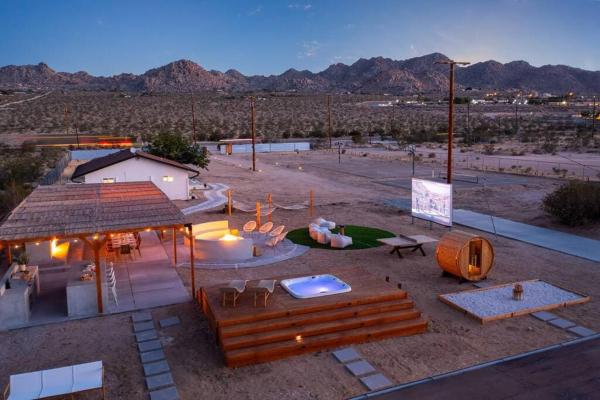 Moonstone Bungalow By The Cohost Company - Joshua Tree, CA